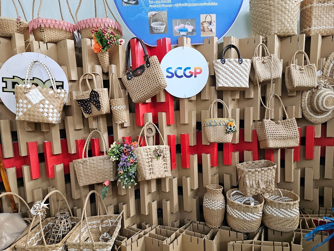 โครงการพัฒนาวิสาหกิจชุมชน SCGP : สร้างมูลค่าเพิ่มให้เส้นเทปกระดาษ ...